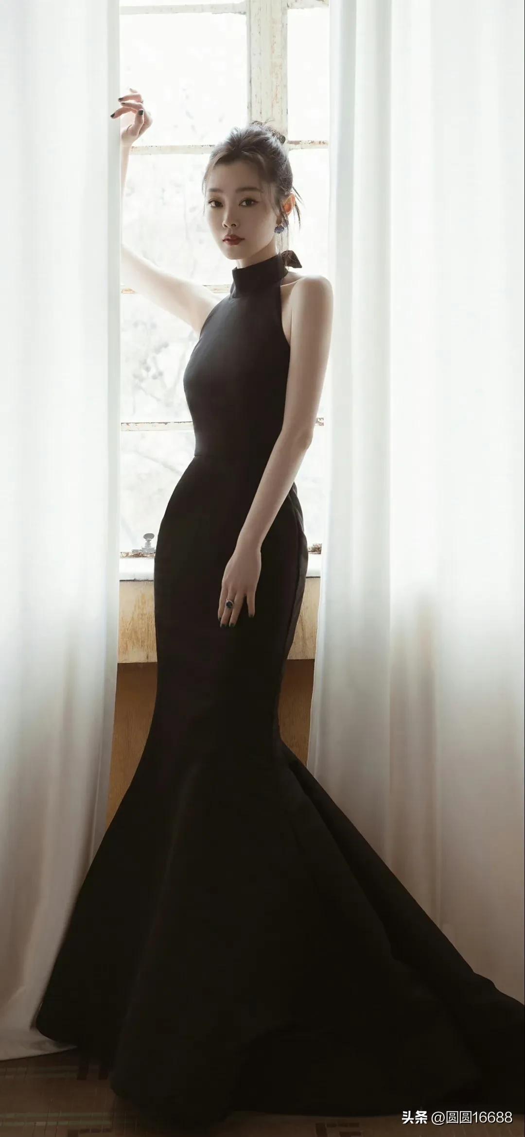 Song Yi's latest photo is particularly eye-catching with her slender ...