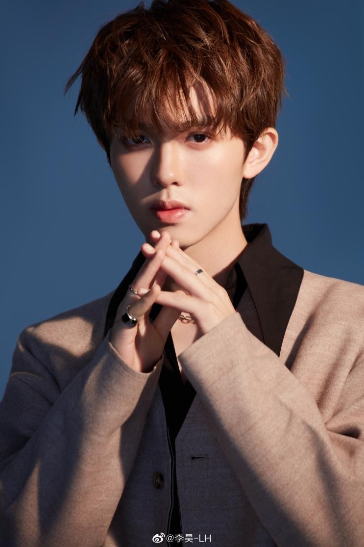 Li Hao sends atmosphere sense plog farewell to September - iNEWS