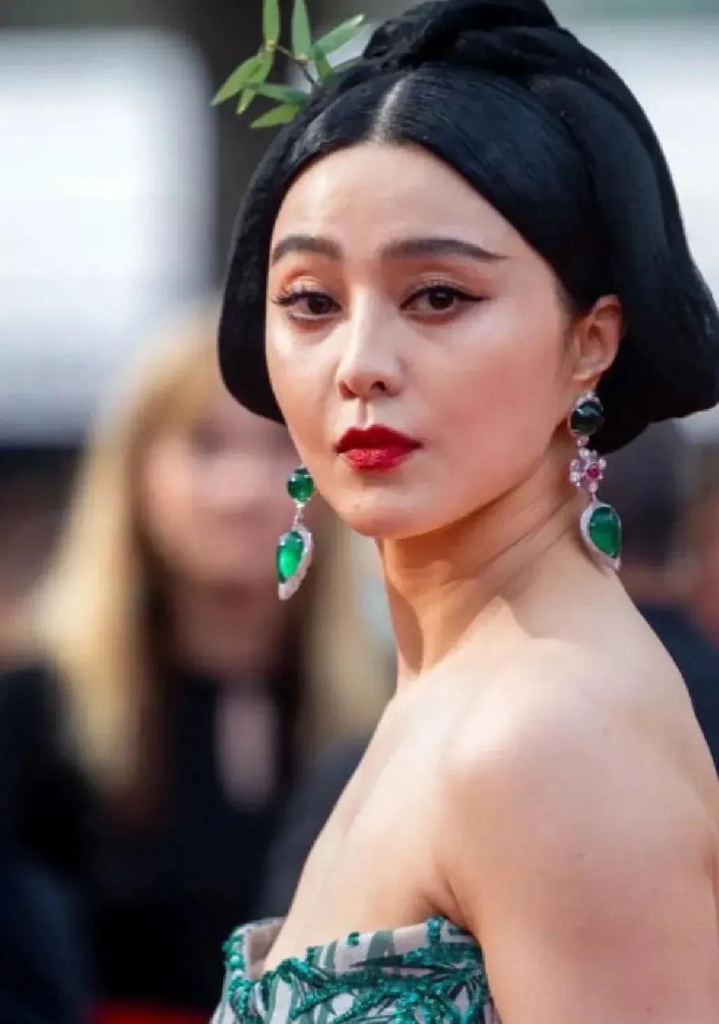 The top queen has retreated from the circle for many years, but she is ...