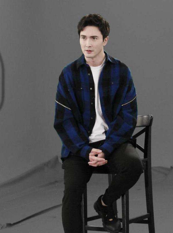 6 male stars who are nearly 1.9 meters tall, have a good ratio of head ...