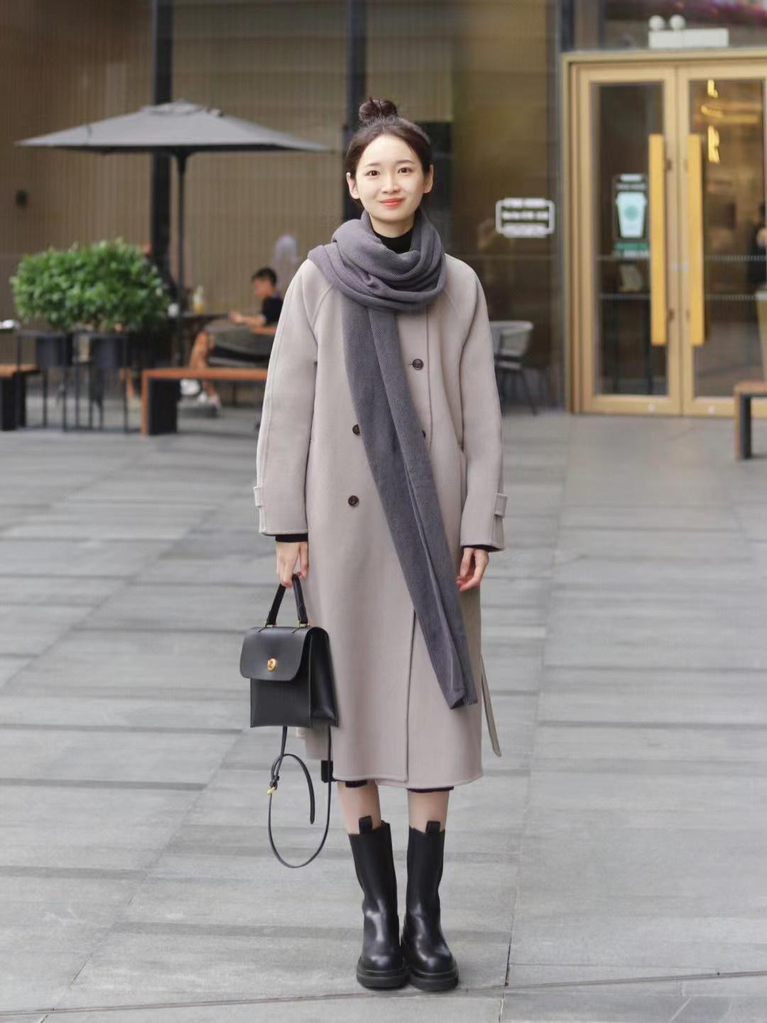 This year, a style of dressing is popular, called "intellectuals ...