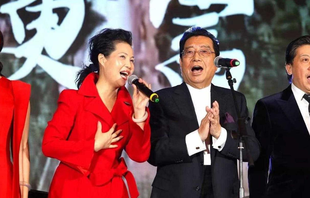 84-year-old Li Shuangjiang appeared in commercial activities, full of ...