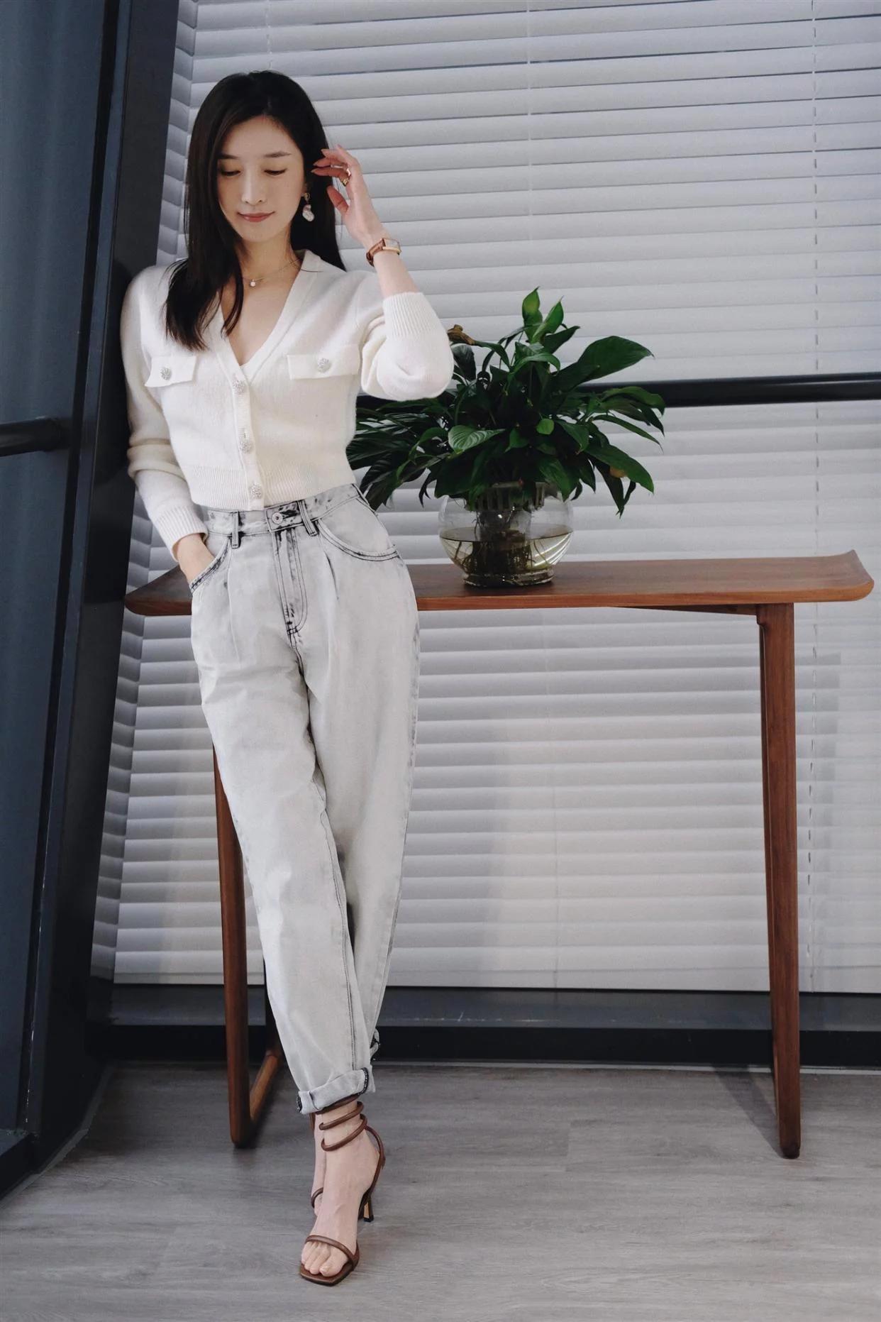 Jiang Shuying's age-reducing outfits are more ladylike. How is "Lin ...