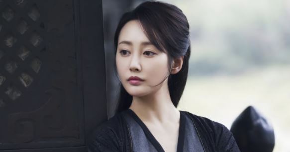 Xuanyuan Qingfeng, played by Li Chun, is the 14th beauty in "Fighting ...