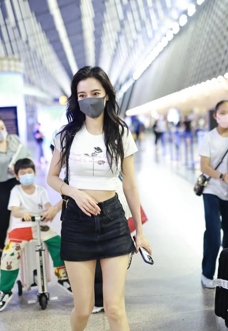 Baby Yang Ying took her son to Paris to participate in the fashion show ...