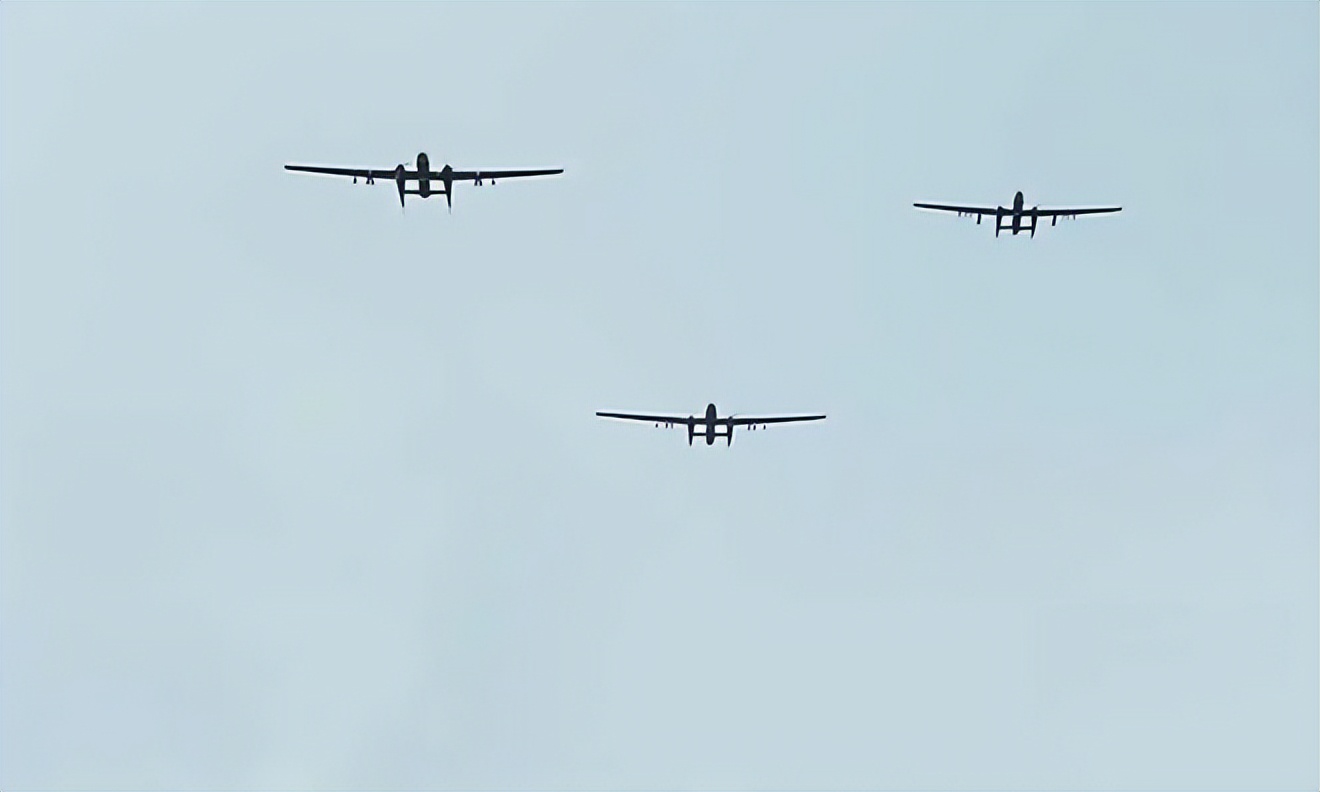 China's "Twin-Tailed Scorpion" UAV formation flight: Demonstrates ...