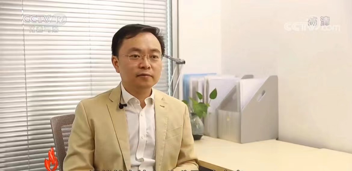 "Frozen Fighter" Cai Lei, live streaming with goods to death - iNEWS