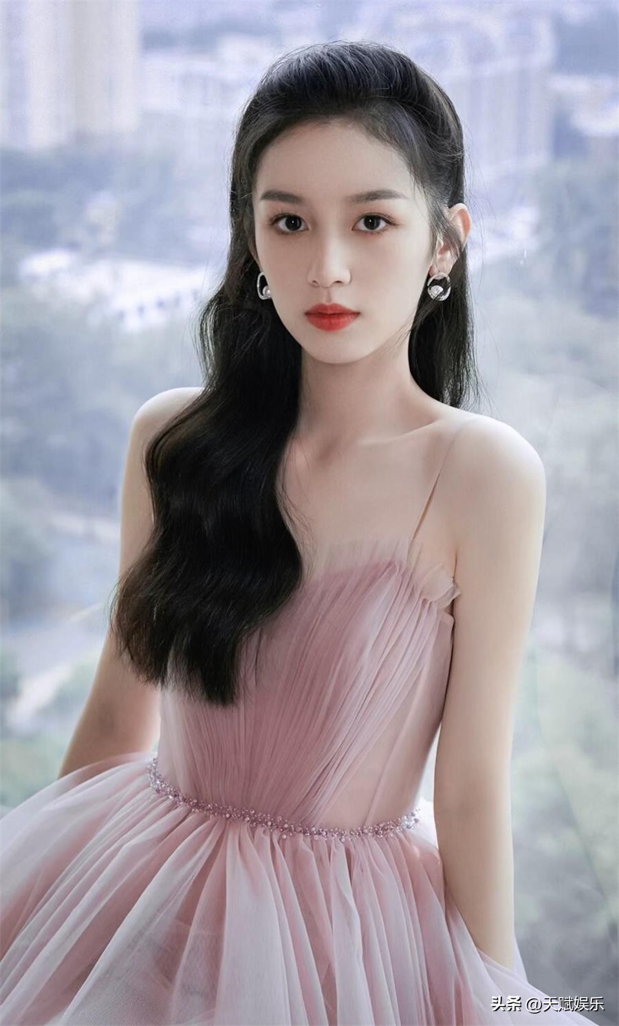 Film and television actress Zhou Ye photo album (10) - iNEWS