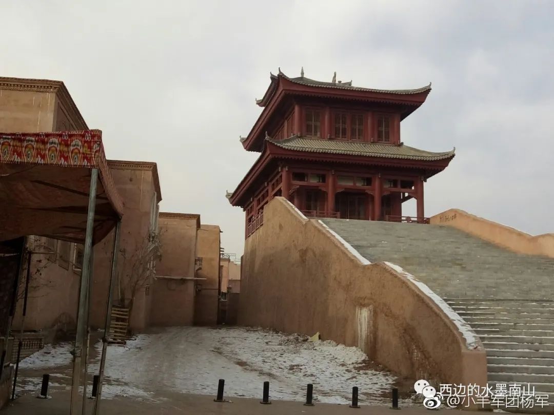 Is the Geng Gong Temple in the ancient city of Kashgar crowned and worn ...