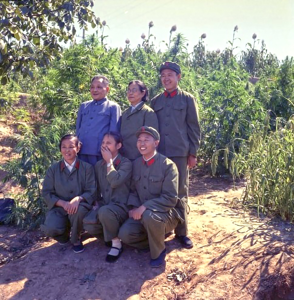In September 1975, Jiang Qing took a photo with Mrs. Deng and his wife ...
