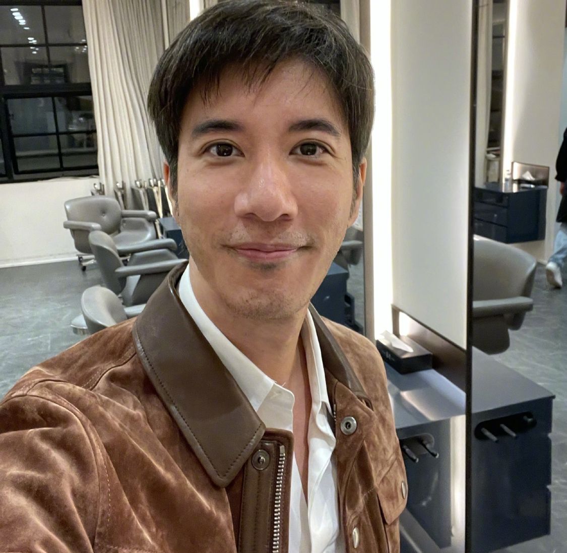 Lee Jinglei issued a post in response to the questions from netizens ...