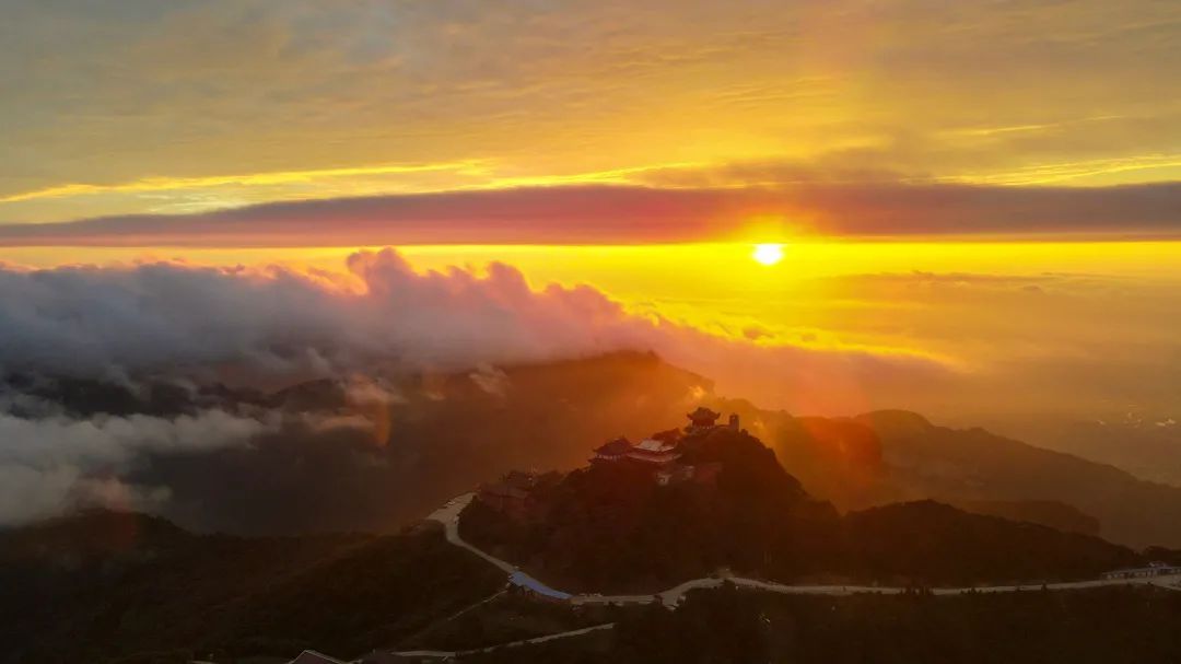 "Huaying Mountain" climbs high to find ancient temples and admires ...
