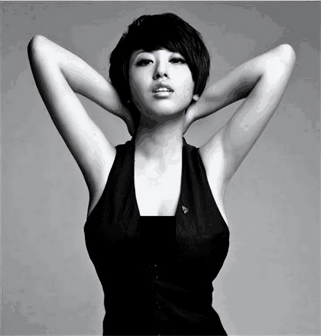 Why did Zhao Ming, the famous "bellyband goddess" in "Let the Bullets Fly" disappear? - iMedia