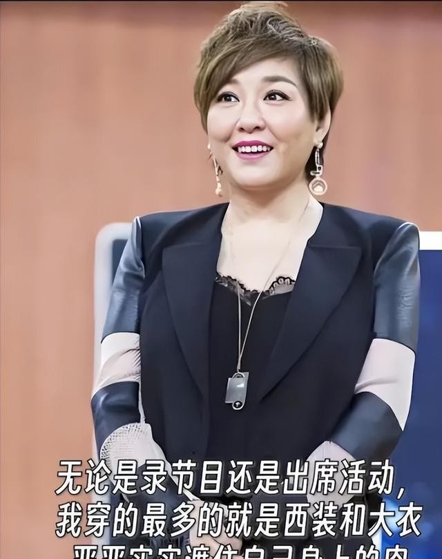 54-year-old Li Jing revealed that she has lost 55 pounds! Her figure is ...