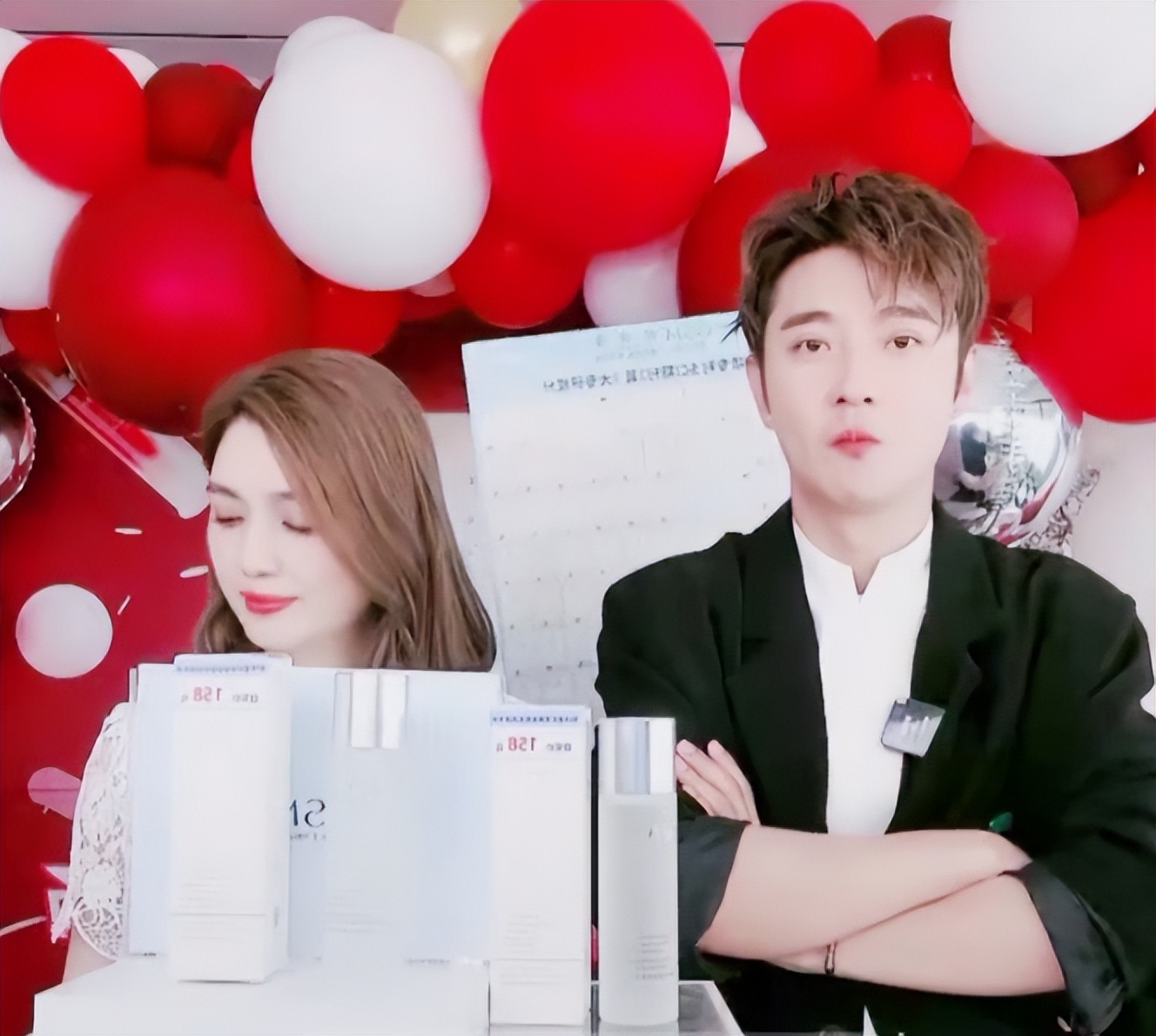 Hong Xin officially announced the divorce at 3 o'clock in the morning, Zhang Danfeng responded ...