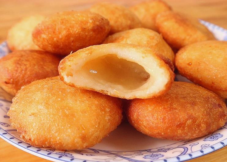 Old-fashioned fried sugar cake: a classic traditional delicacy - iMedia