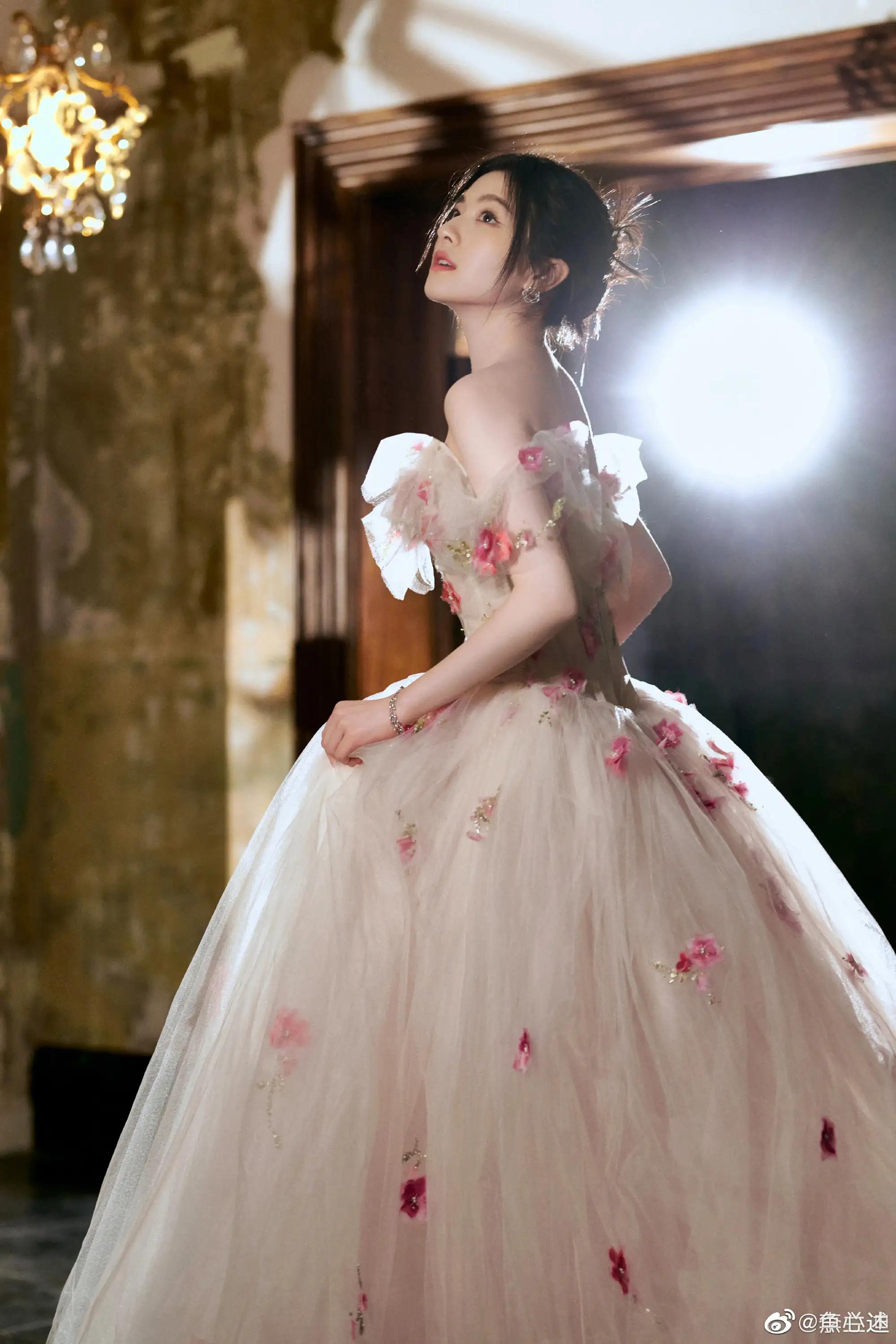 Li Randi's beautiful collection - iNEWS