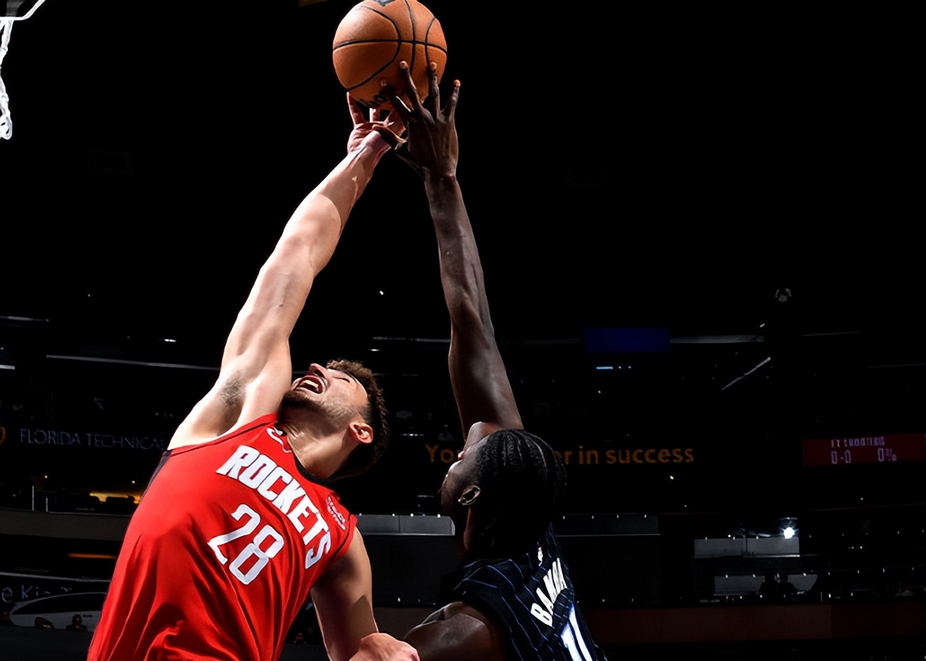 The Rockets finally usher in their second win!The parallel defender ...