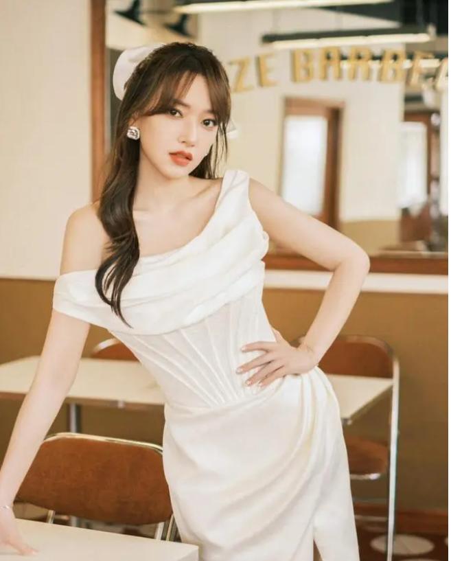 Liang Chaowei, who won three gold statues, five golden horses, Cannes ...