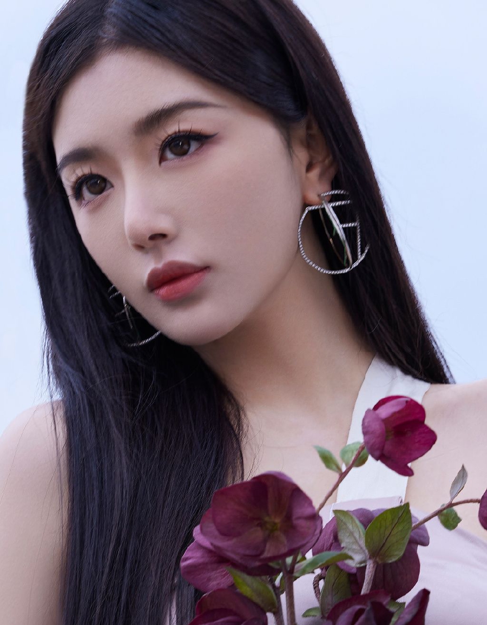 Kong Xueer's seaside blockbuster is exquisite and elegant - iNEWS