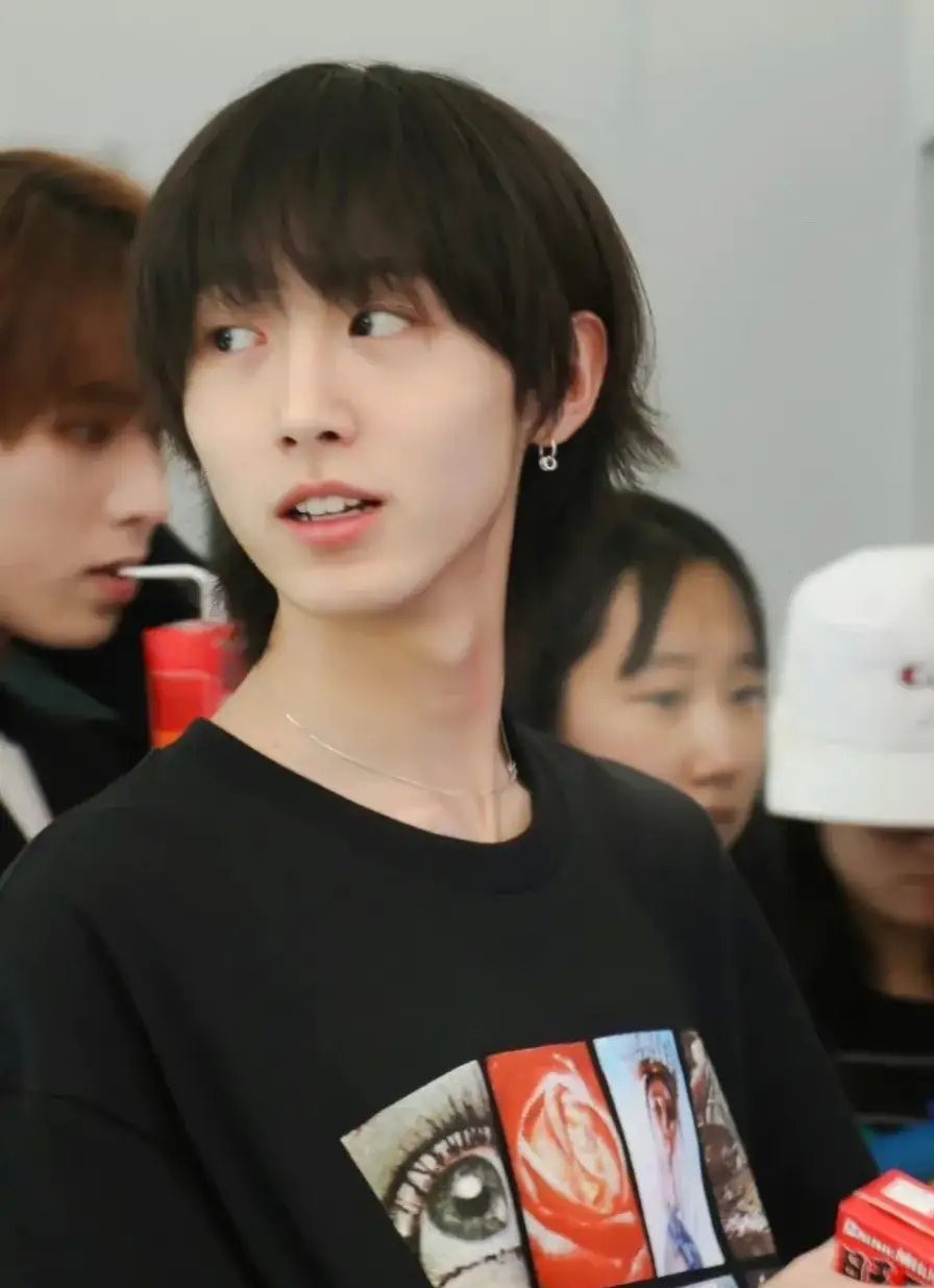 Trainee Lin Ran revealed in a live broadcast that she was sexually harassed when she ...