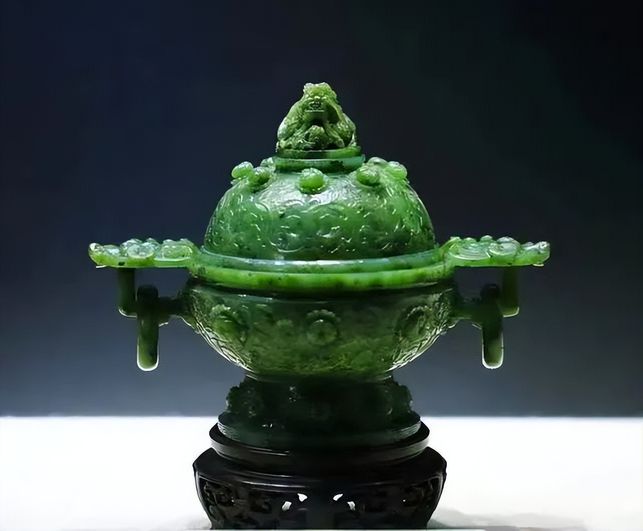 The distinction between jasper and green jade -- a thousand dollars is ...