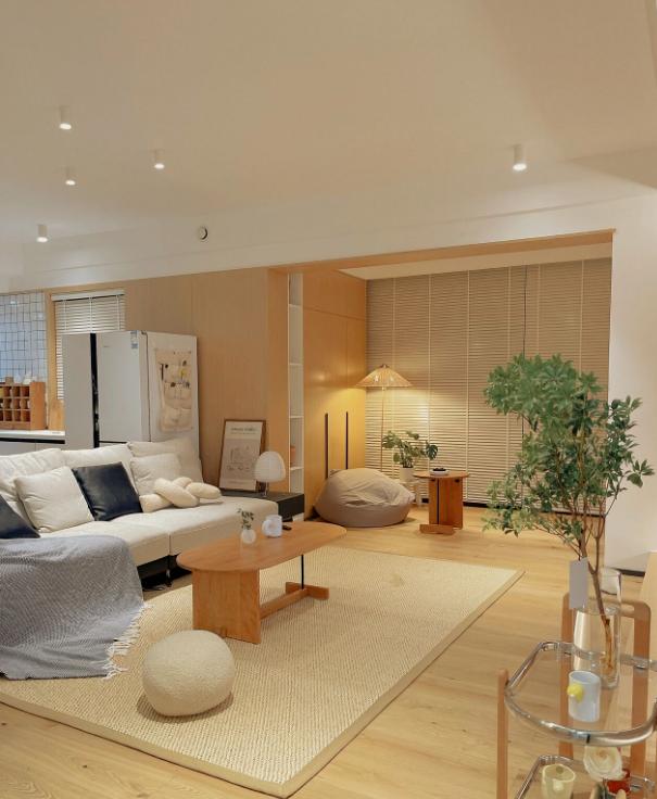 The decoration of her 86-square-meter log-style apartment is fresh and ...