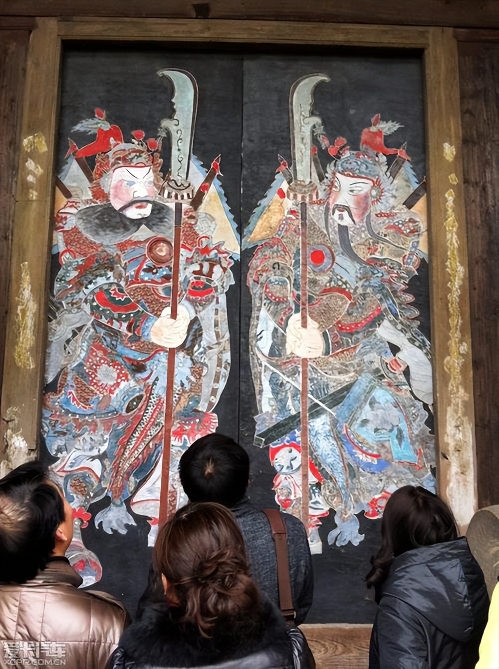Real shot of Qin Qiong Temple in Jinan. The door gods posted on the ...