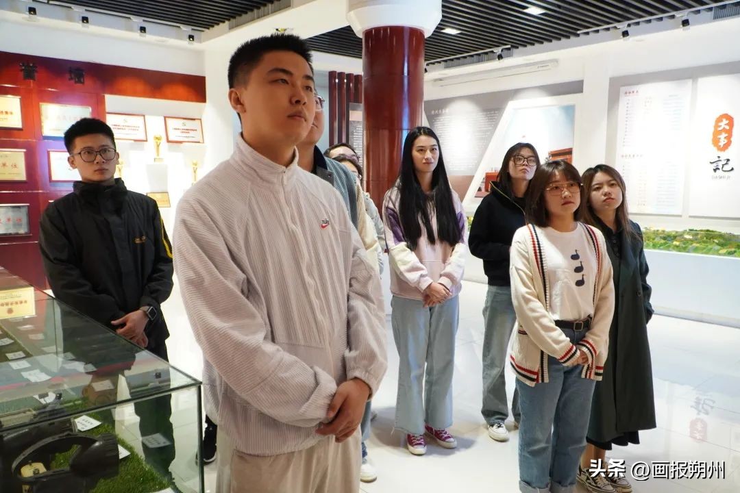 Taste the classic red and inherit the spirit of Daqin Railway - iNEWS