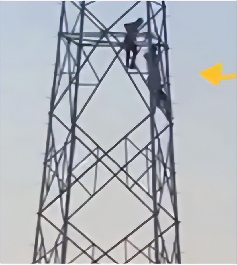 [Arguing to the sky] The mother and daughter quarreled until the ...