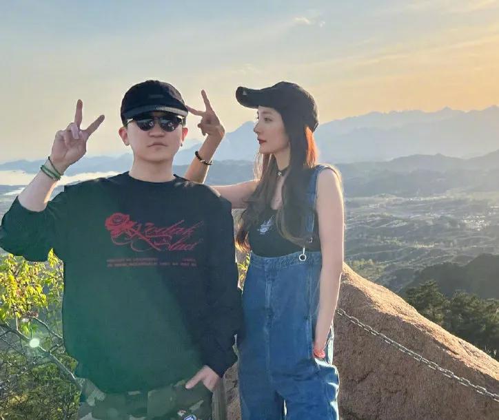 Zhang Da accompanies Yang Mi on his birthday. Are you envious of this ...