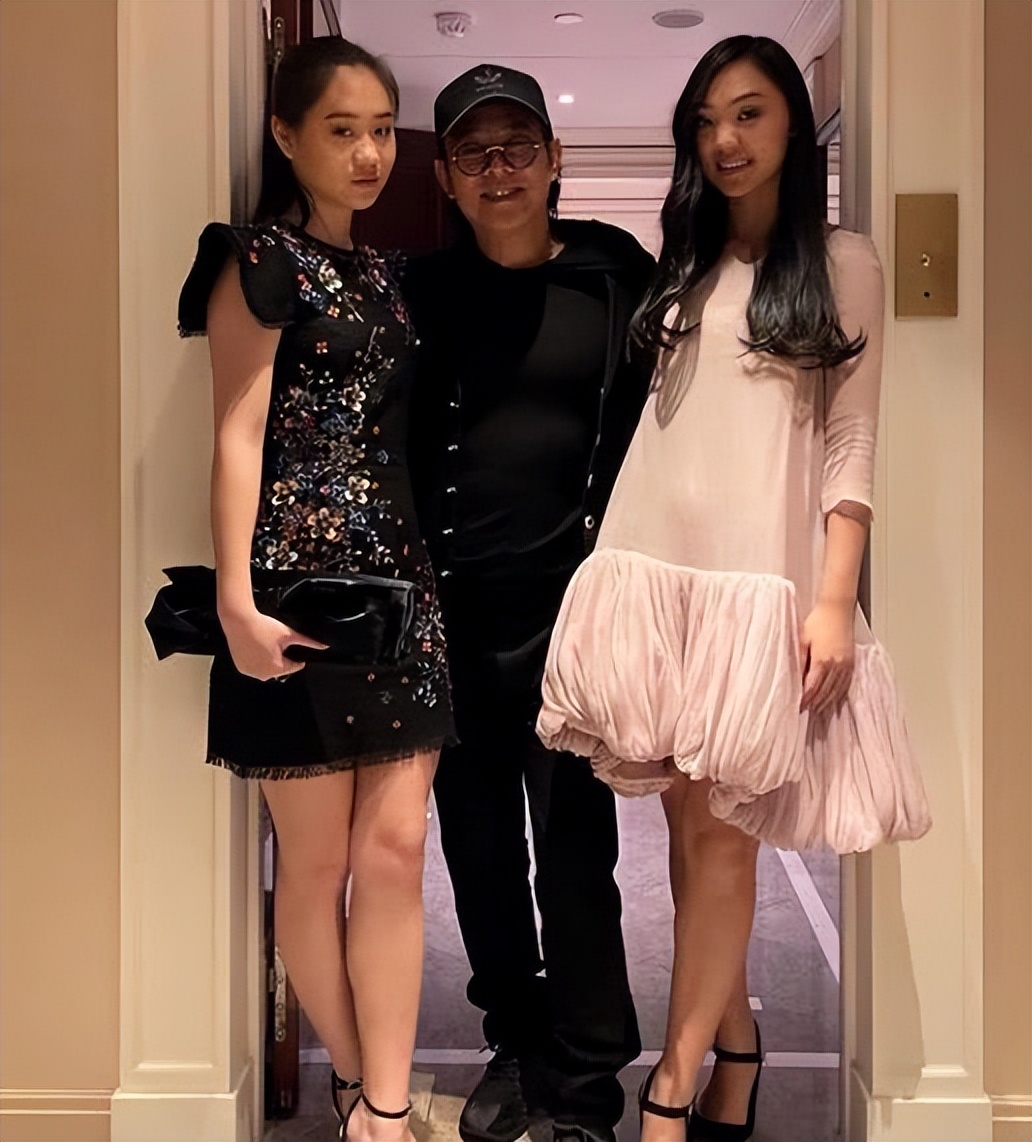 Jet Li's family of four is playing, the daughters are prettier than the ...