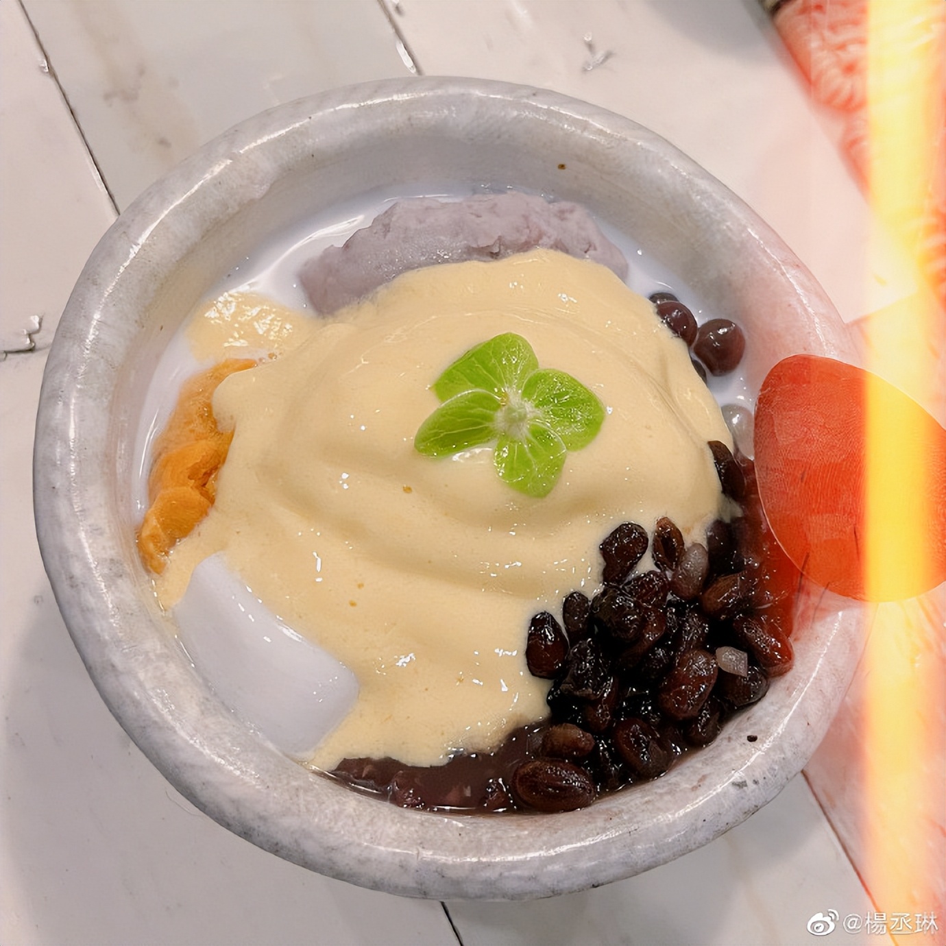 Rainie Yang and Li Ronghao's husband and wife posted the summer ...