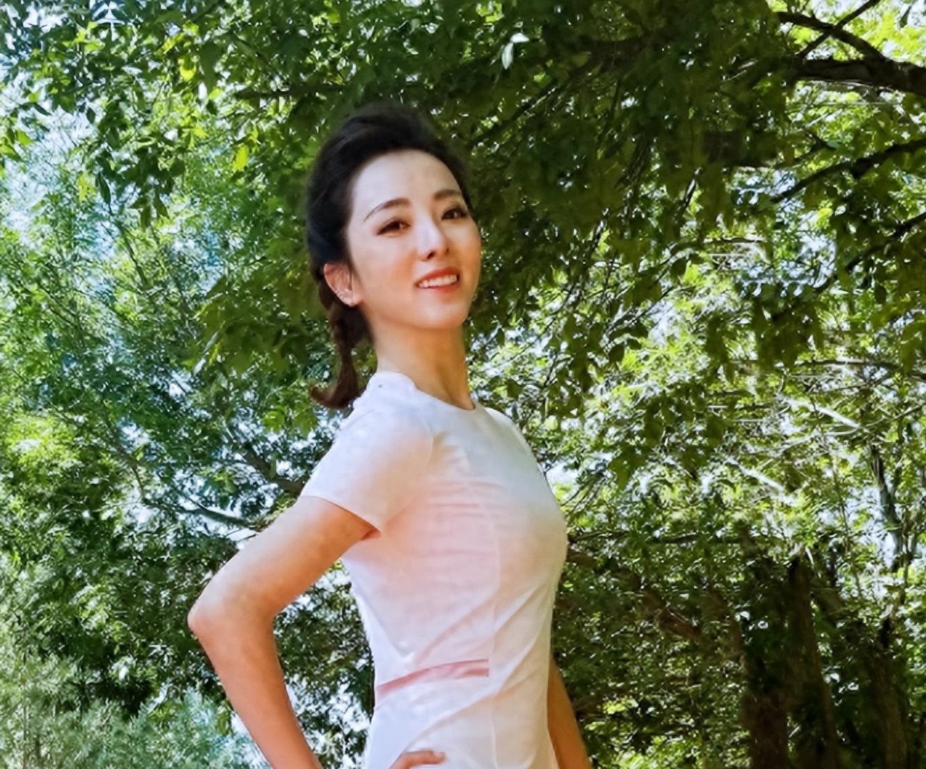 After "disappearing" for a period of time, Li Sisi announced that she ...