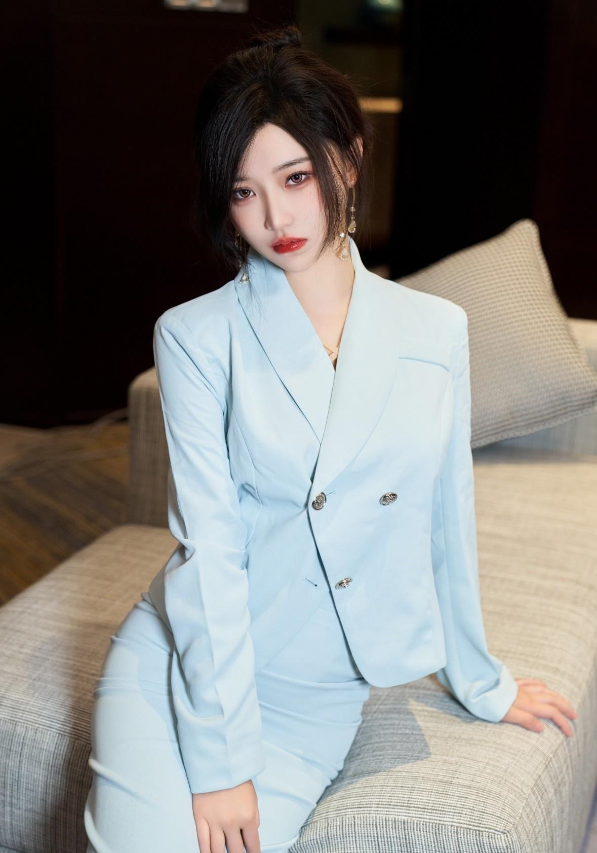 A must-have commuter outfit for fashionable women—a light blue suit ...