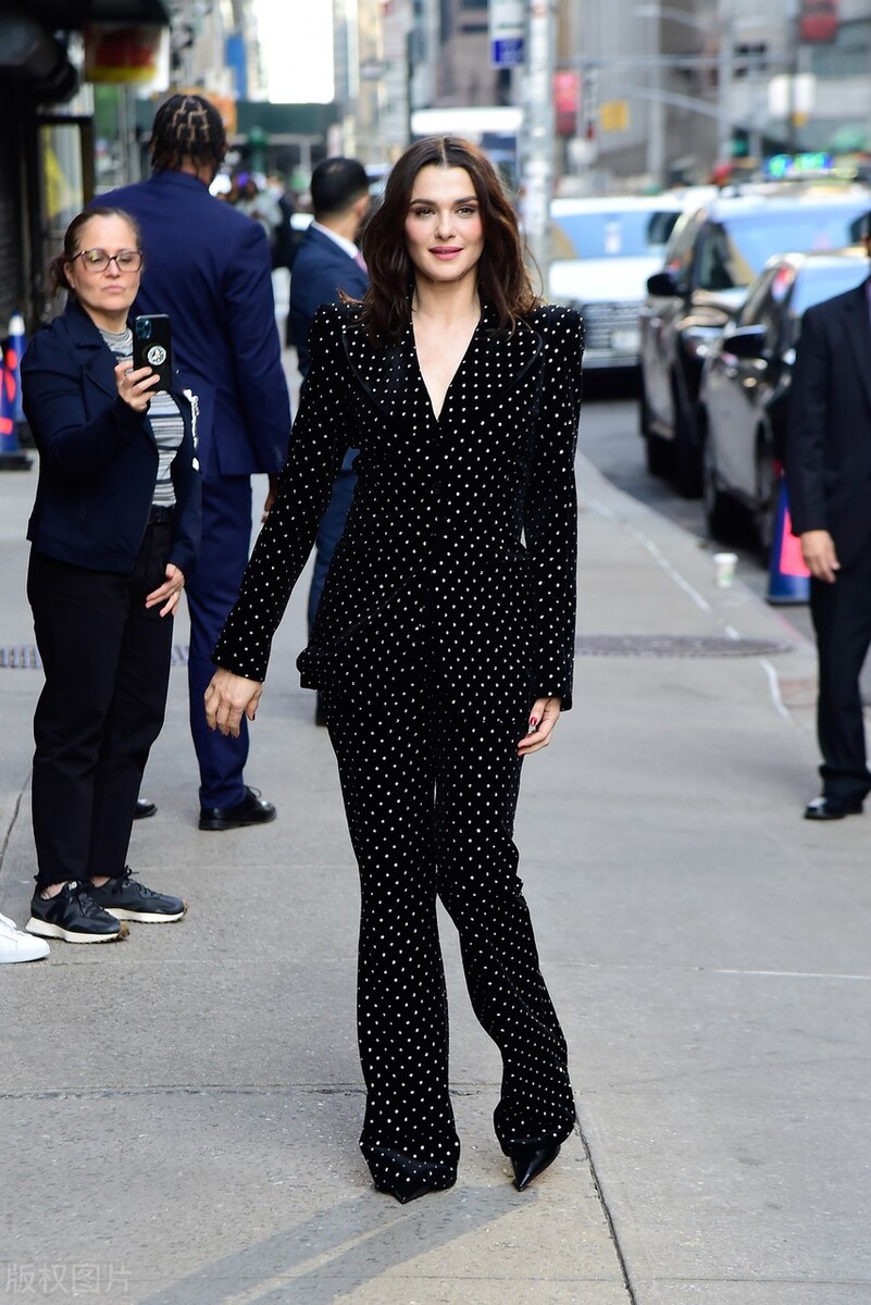 Rachel Weisz's latest outfits are simple and elegant, capable and neat ...
