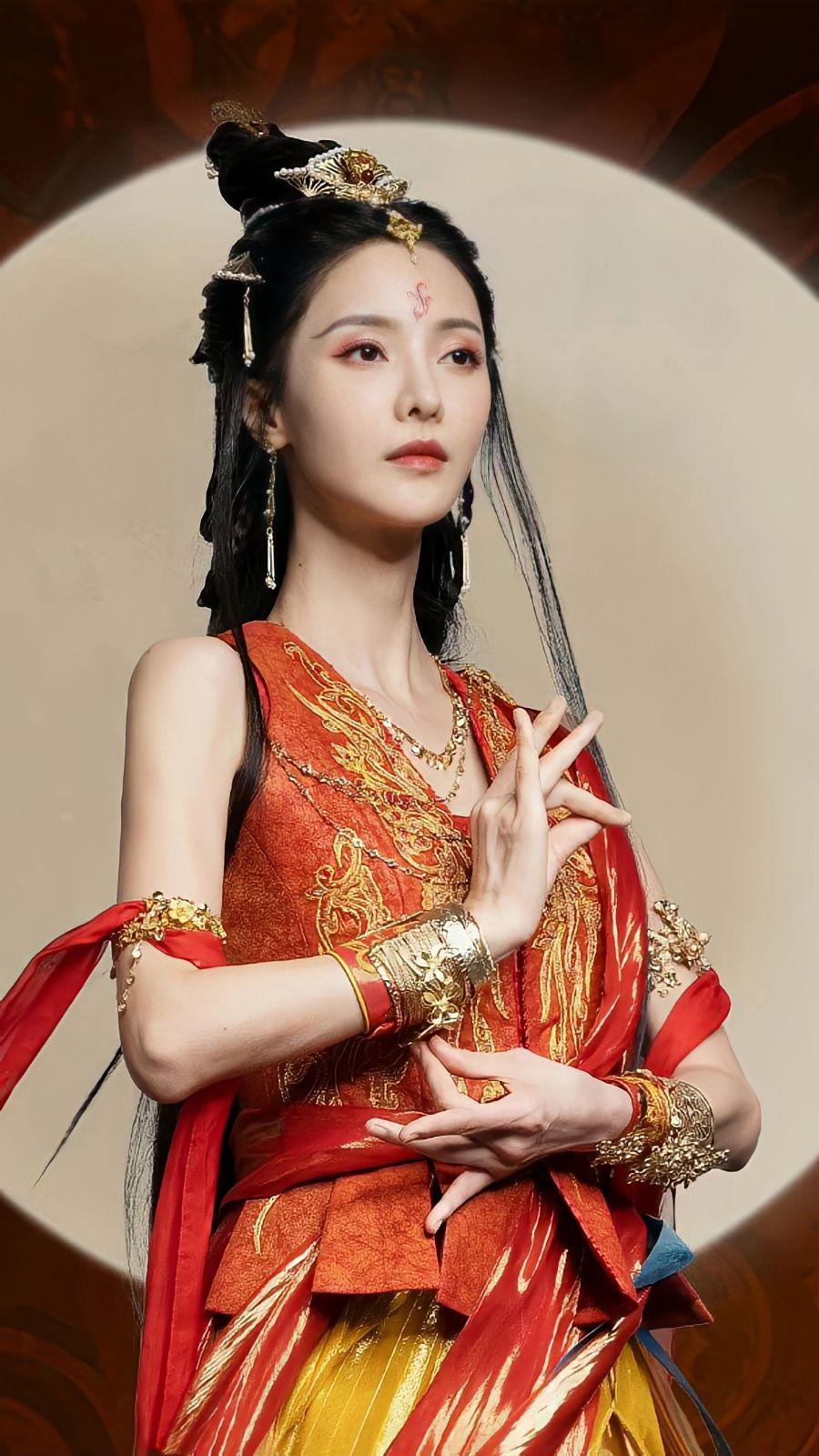 No wonder Luna in "Till The End Of The Moon" is so familiar, she has ...