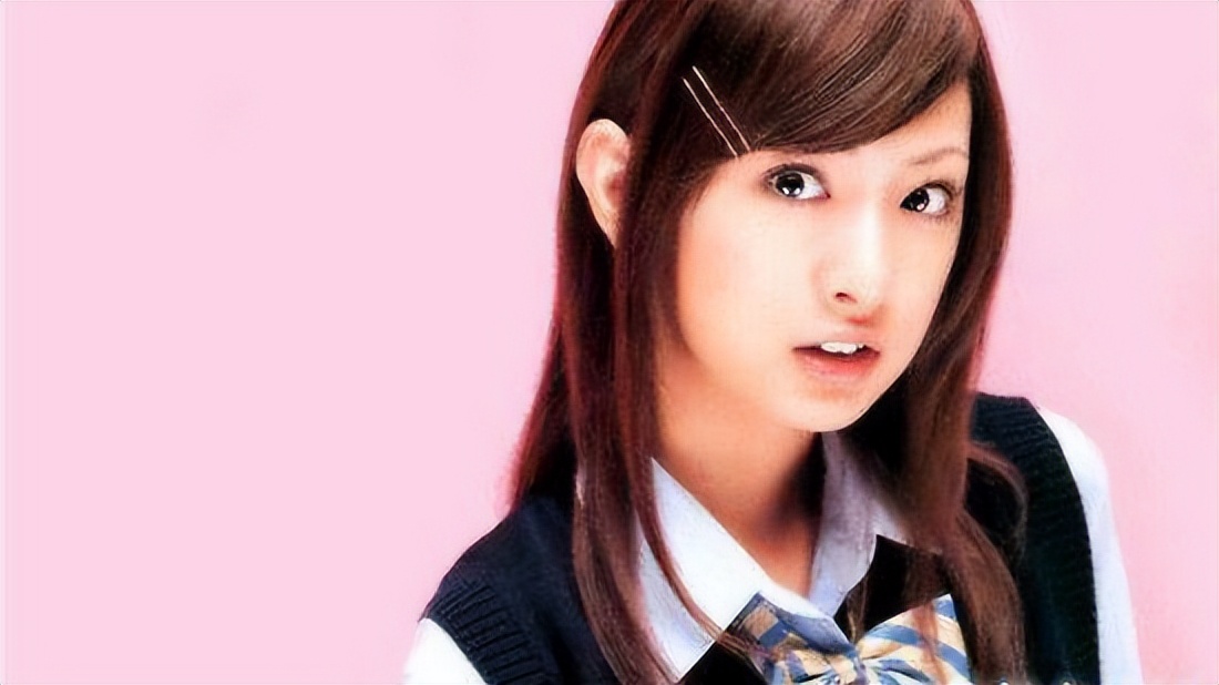 Japan's top ten poor-breasted (flat-chested) actresses, Horikita Maki's ...