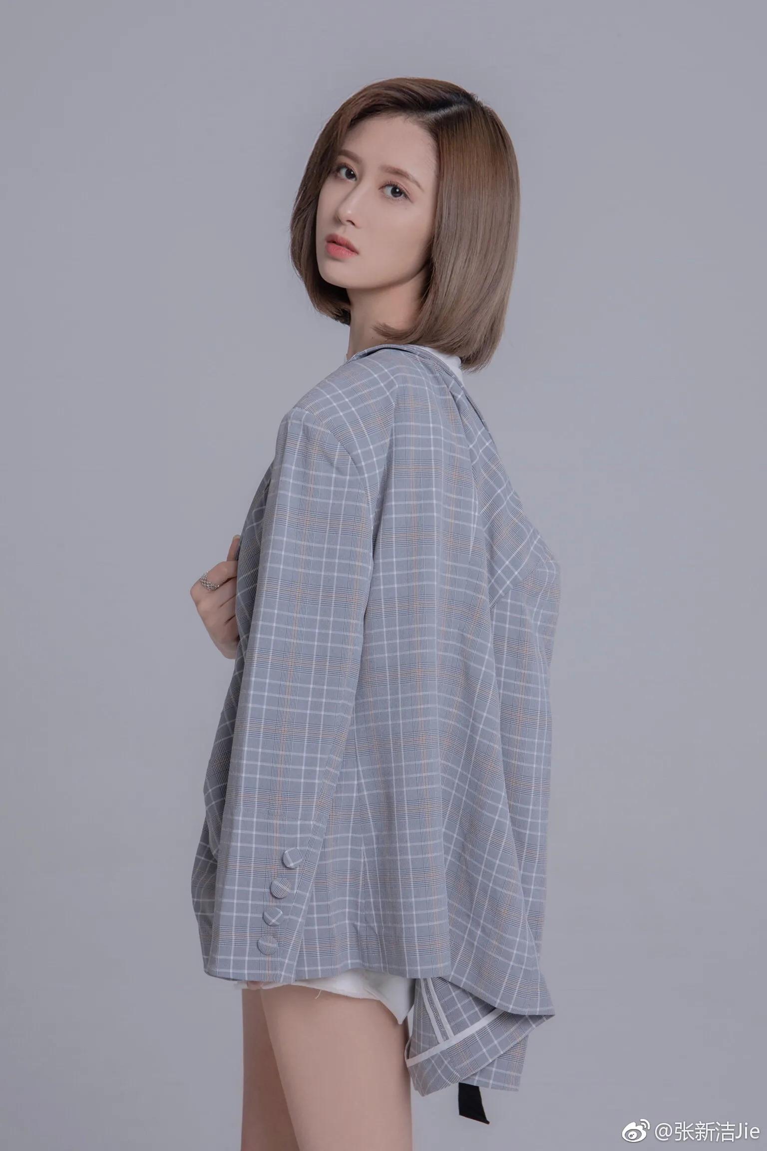 Zhang Xinjie, a member of "Creation 101" and a new generation artist, is a goddess of natural ...