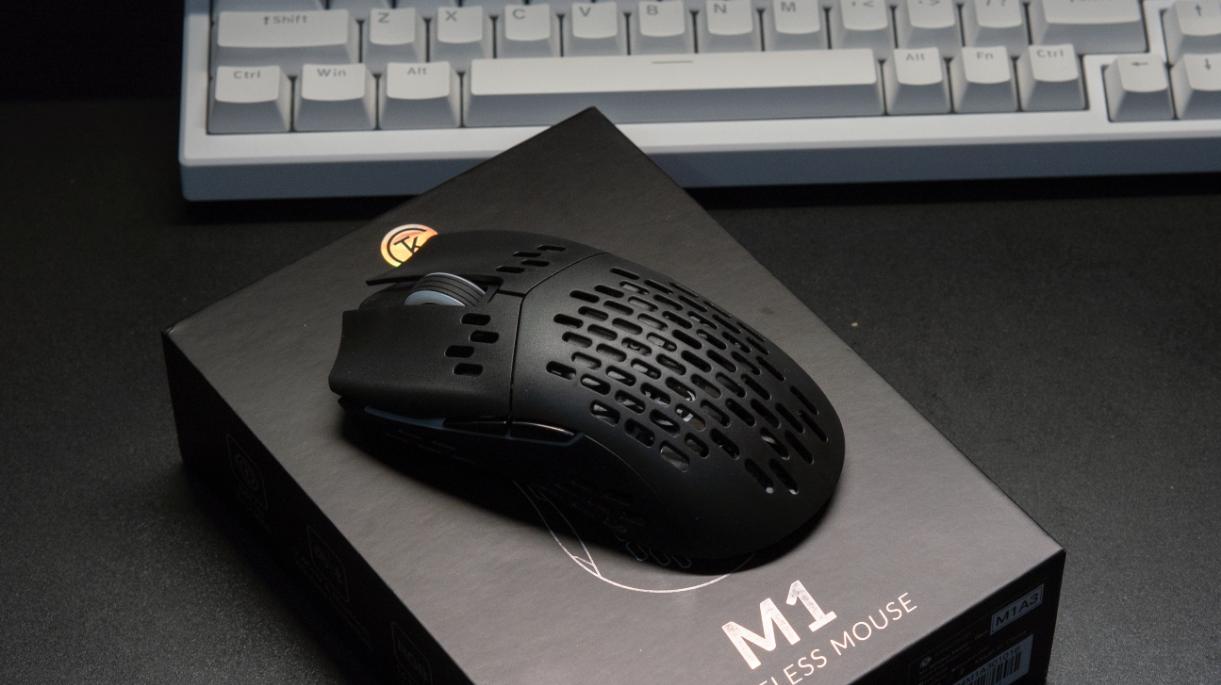 The casing is full of holes, a rare big-handed hole mouse at the price ...