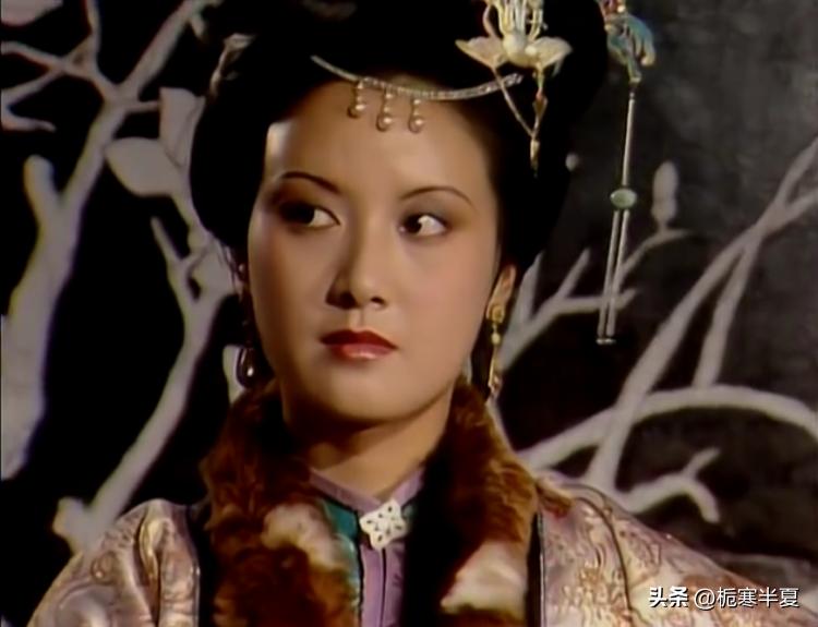 Sister Wang Xifeng is ruthless, slick, daring to love and hate, and ...
