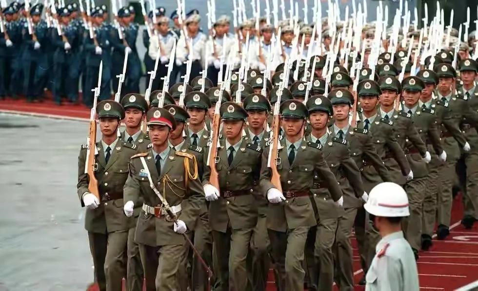 Unforgettable military uniforms: the changes of the PLA's military ...