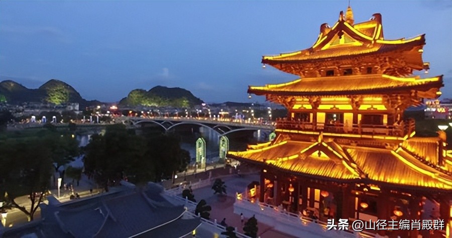 Zhang Xianjun walks and recites the five laws/Clear and green mountains ...