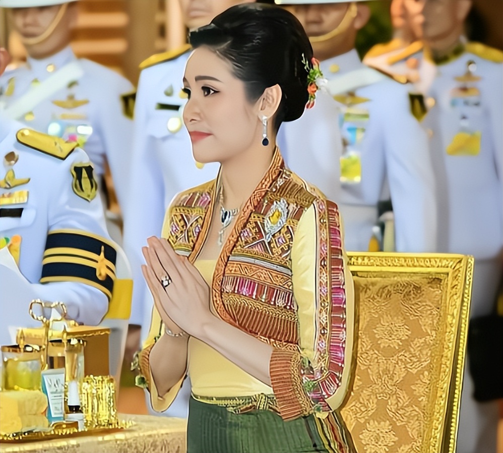 37-year-old Sinina is eager to get back in love with a strange trick ...