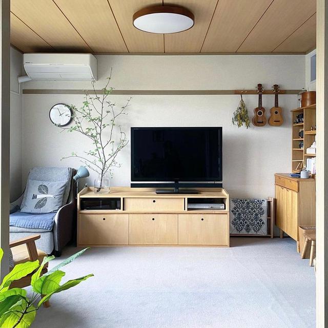 Walking into the house of a female Zen master, the whole house is ...