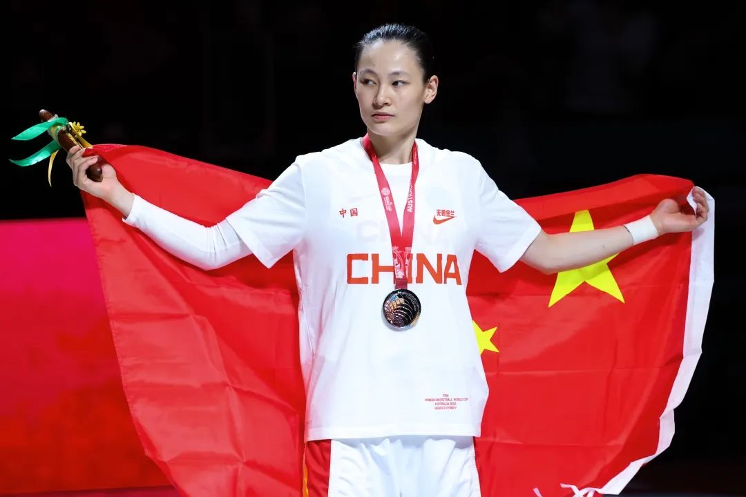 Yang Liwei lands in Los Angeles Sparks joins WNBA with Han Xu - iNEWS