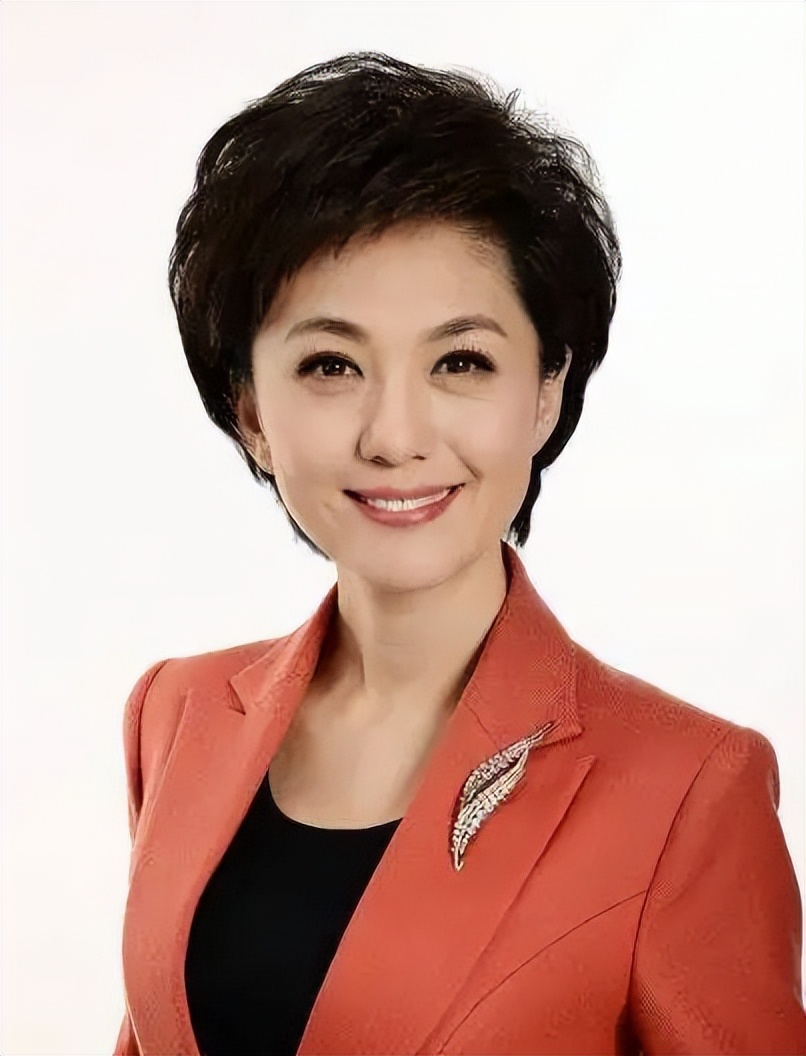 CCTV host Haixia: Married to a professor 11 years older, married for 22 ...