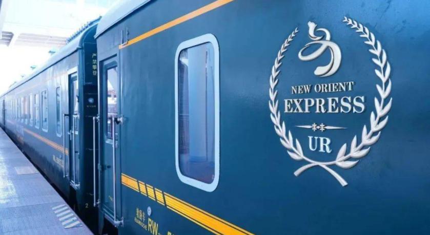 The luxury special train "New Orient Express" was launched on April 8 ...