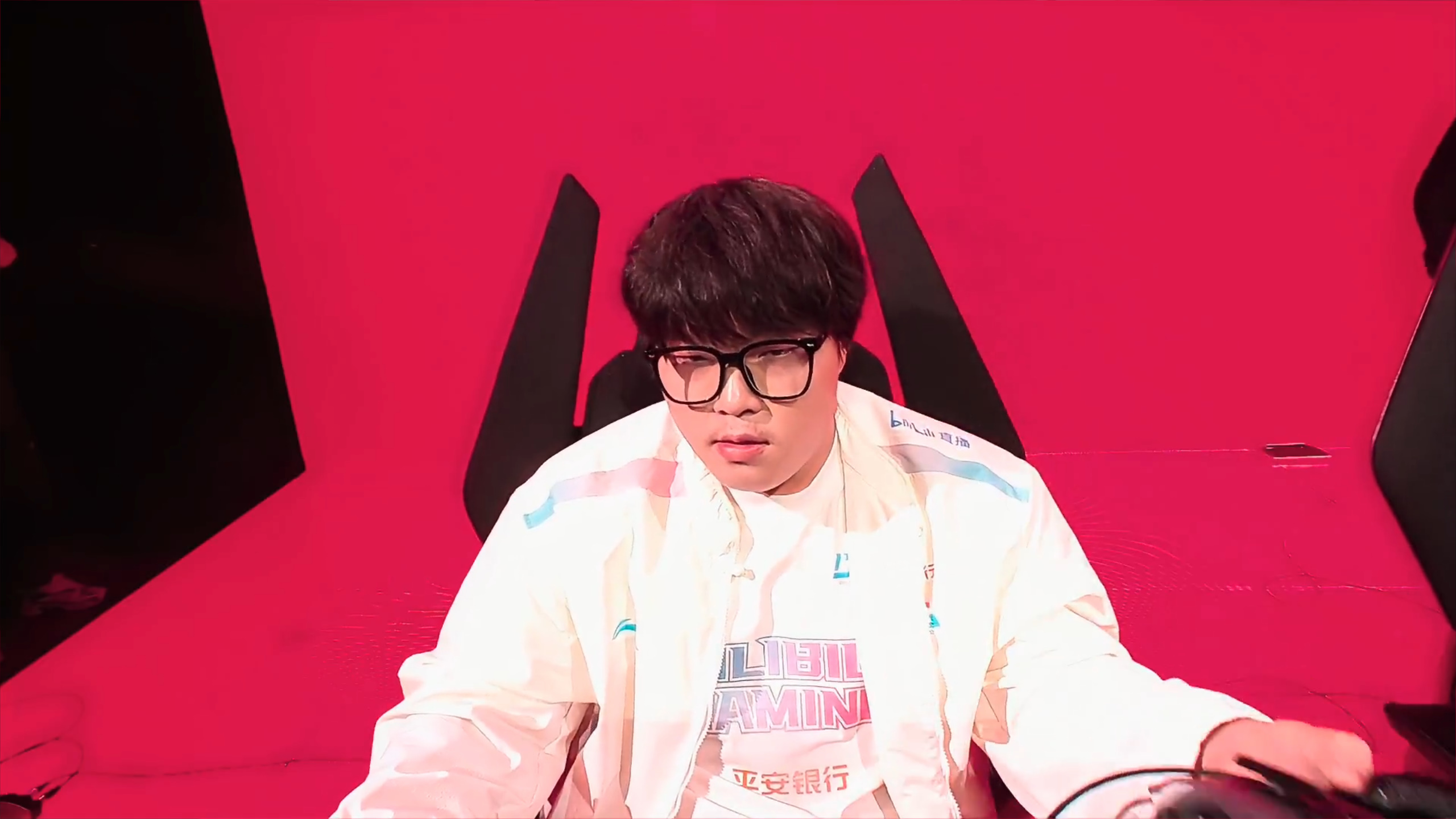 這就是LPL老牌水鬼？LGD2-1干翻BLG，BIN數次被單殺成最大突破口 - 頭條匯