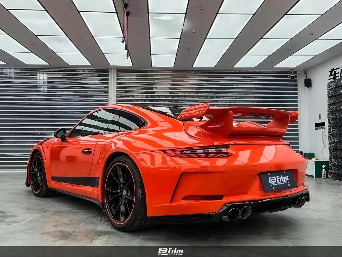 Porsche LB color-changing film highlights orange, eye-catching - iNEWS